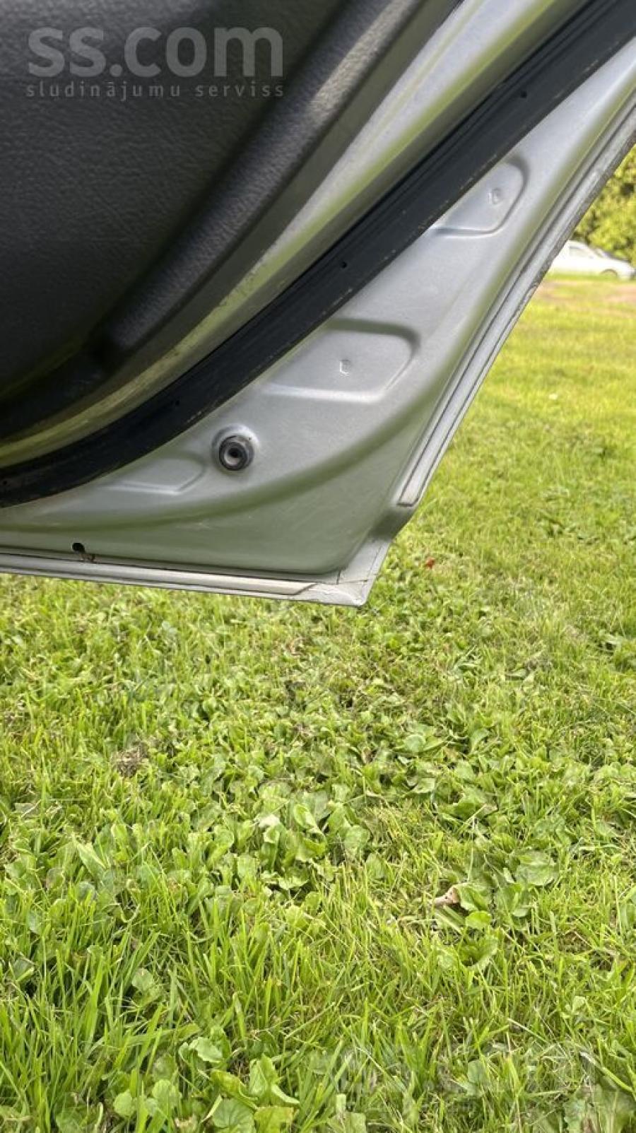 Grey Toyota Avensis 2007 in Balvi, with an engine capacity of 2.00 L and mileage of 292 thousand km for 2500 €, photo 10 on AUTOMOTO.COM.LV