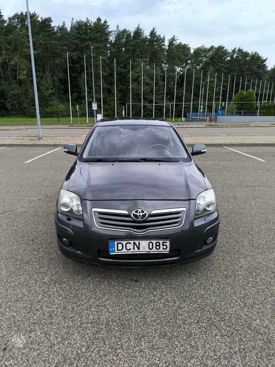 Pelēks Toyota Avensis 2007 Viļņa, ar dzinēja tilpumu 2.00 L un nobraukumu 361 tūkst. km par 1200 €, foto 1 vietnē AUTOMOTO.COM.LV