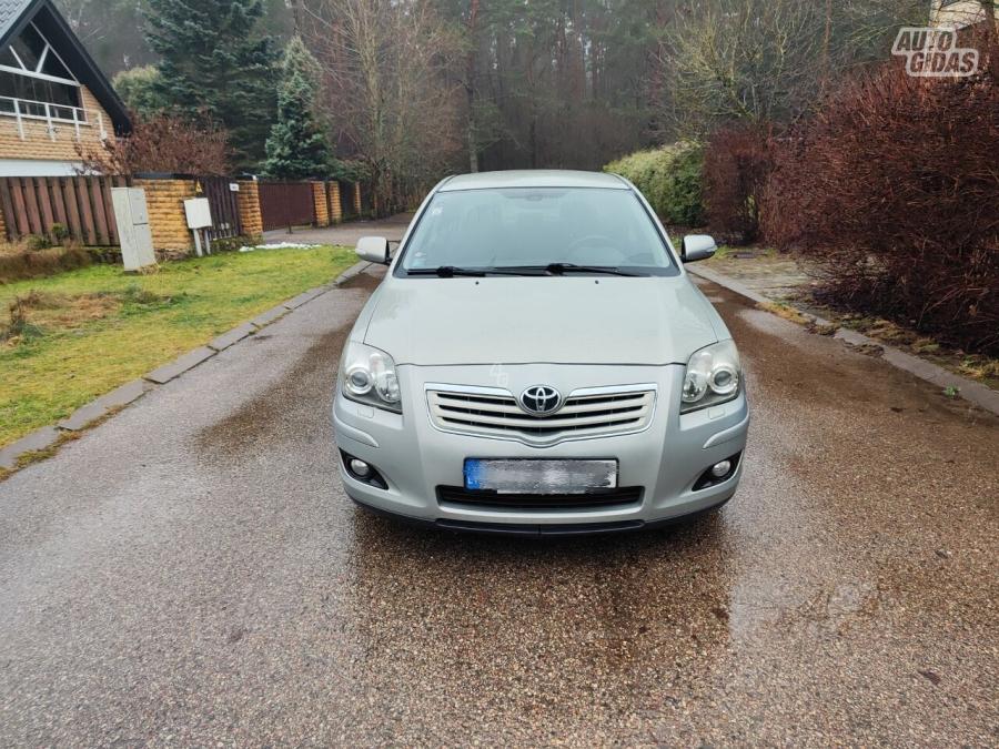 Pelēks Toyota Avensis 2008 Viļņa, ar dzinēja tilpumu 2.00 L un nobraukumu 240 tūkst. km par 2000 €, foto 2 vietnē AUTOMOTO.COM.LV