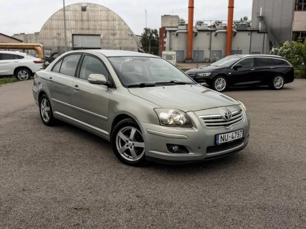Grey Toyota Avensis 2008 in Jelgava, with an engine capacity of 2.00 L and mileage of 285 thousand km for 1750 €, photo 1 on AUTOMOTO.COM.LV