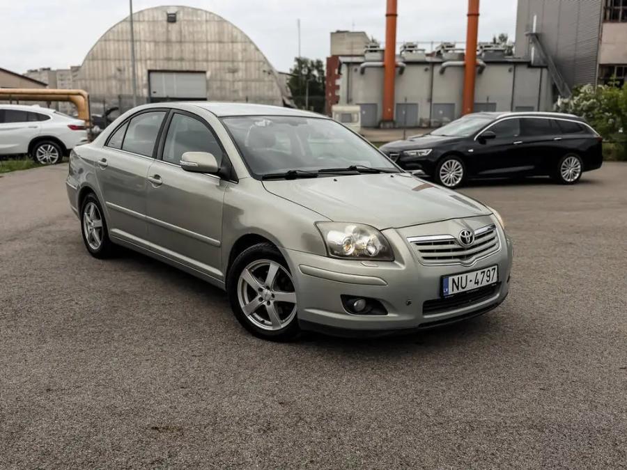 Pelēks Toyota Avensis 2008 Jelgava, ar dzinēja tilpumu 2.00 L un nobraukumu 285 tūkst. km par 1750 €, foto 1 vietnē AUTOMOTO.COM.LV