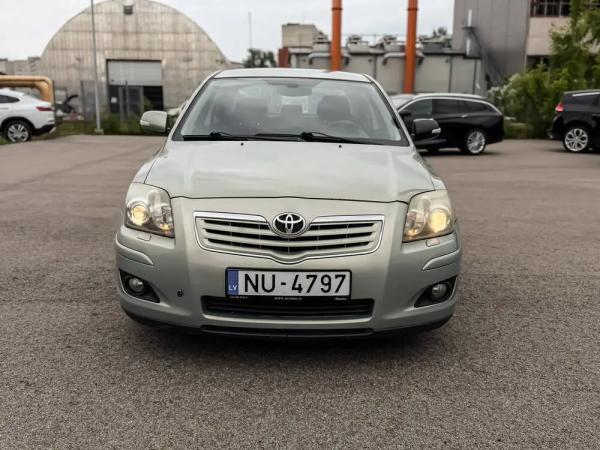 Grey Toyota Avensis 2008 in Jelgava, with an engine capacity of 2.00 L and mileage of 285 thousand km for 1750 €, photo 2 on AUTOMOTO.COM.LV