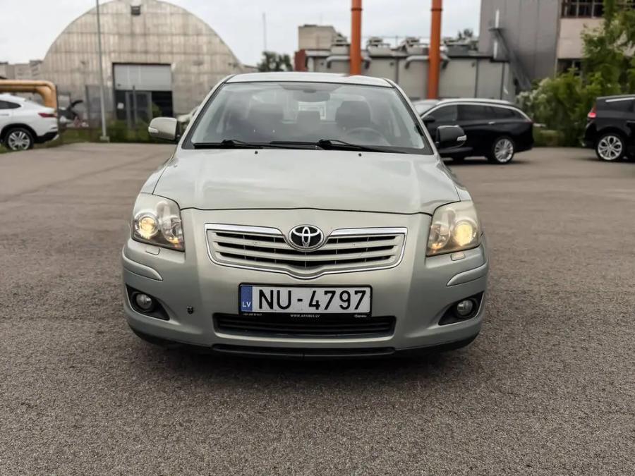 Pelēks Toyota Avensis 2008 Jelgava, ar dzinēja tilpumu 2.00 L un nobraukumu 285 tūkst. km par 1750 €, foto 3 vietnē AUTOMOTO.COM.LV
