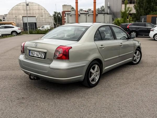 Grey Toyota Avensis 2008 in Jelgava, with an engine capacity of 2.00 L and mileage of 285 thousand km for 1750 €, photo 4 on AUTOMOTO.COM.LV