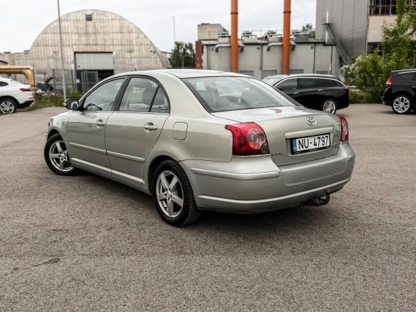 Grey Toyota Avensis 2008 in Jelgava, with an engine capacity of 2.00 L and mileage of 285 thousand km for 1750 €, photo 6 on AUTOMOTO.COM.LV