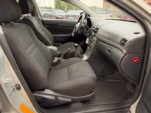 Grey Toyota Avensis 2008 in Jelgava, with an engine capacity of 2.00 L and mileage of 285 thousand km for 1750 €, photo 10 on AUTOMOTO.COM.LV