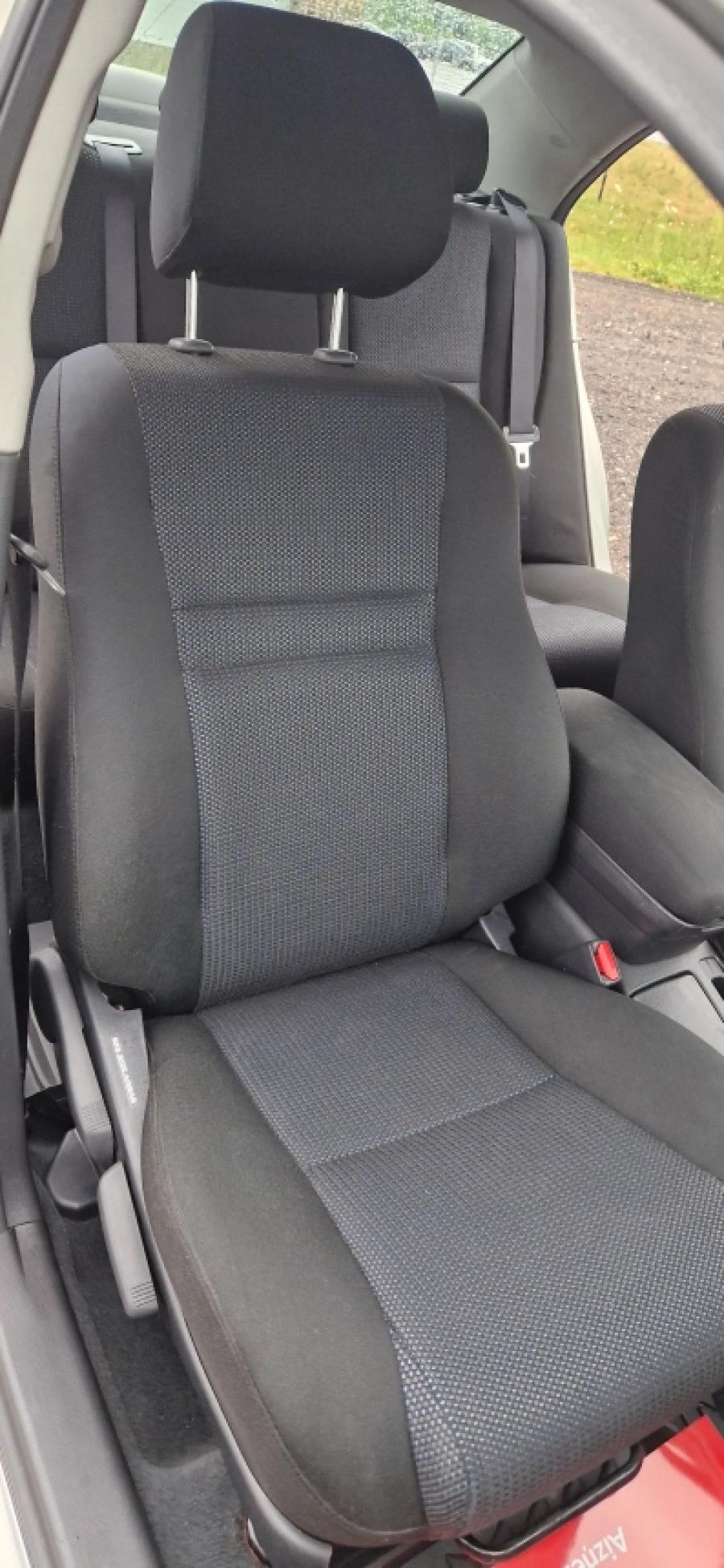 Pelēks Toyota Avensis 2008 Rīga, ar dzinēja tilpumu 2.00 L un nobraukumu 260 tūkst. km par 3450 €, foto 23 vietnē AUTOMOTO.COM.LV