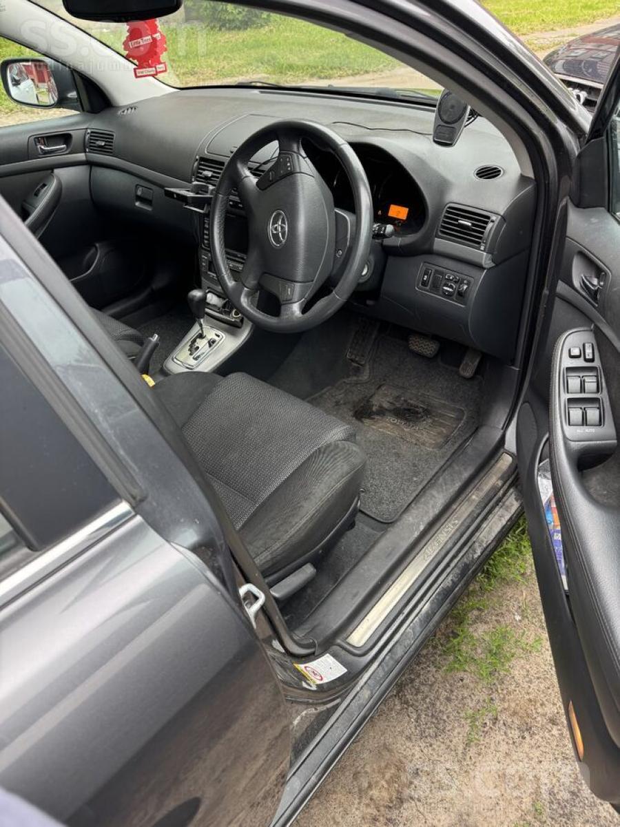 Pelēks Toyota Avensis 2008 Jelgava, ar dzinēja tilpumu 1.80 L un nobraukumu 190 tūkst. km par 1500 €, foto 5 vietnē AUTOMOTO.COM.LV
