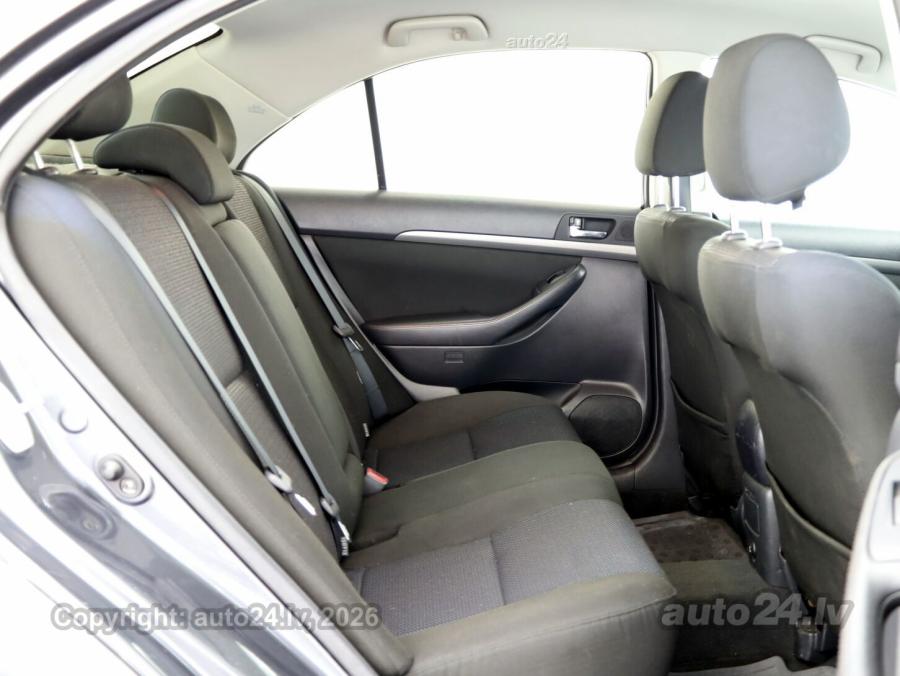 Pelēks Toyota Avensis 2008 Tallina, ar dzinēja tilpumu 2.00 L un nobraukumu 219 tūkst. km par 2999 €, foto 8 vietnē AUTOMOTO.COM.LV