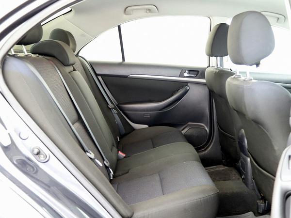 Grey Toyota Avensis 2008 in Tallinn, with an engine capacity of 2.00 L and mileage of 219 thousand km for 2999 €, photo 7 on AUTOMOTO.COM.LV