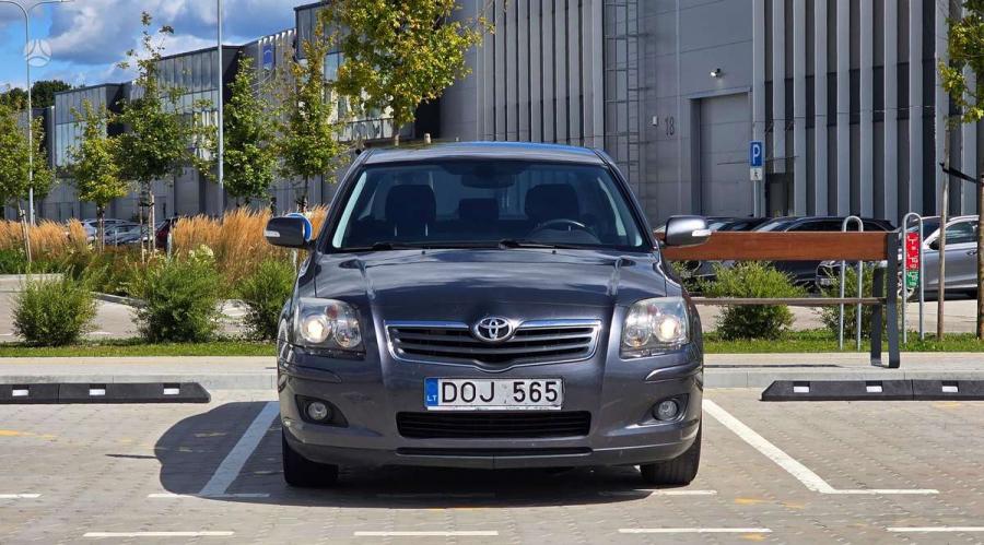Pelēks Toyota Avensis 2008 Viļņa, ar dzinēja tilpumu 2.00 L un nobraukumu 108 tūkst. km par 4900 €, foto 3 vietnē AUTOMOTO.COM.LV