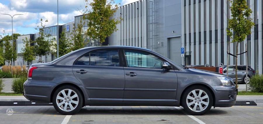 Pelēks Toyota Avensis 2008 Viļņa, ar dzinēja tilpumu 2.00 L un nobraukumu 108 tūkst. km par 4900 €, foto 9 vietnē AUTOMOTO.COM.LV