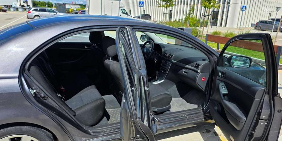 Pelēks Toyota Avensis 2008 Viļņa, ar dzinēja tilpumu 2.00 L un nobraukumu 108 tūkst. km par 4900 €, foto 11 vietnē AUTOMOTO.COM.LV