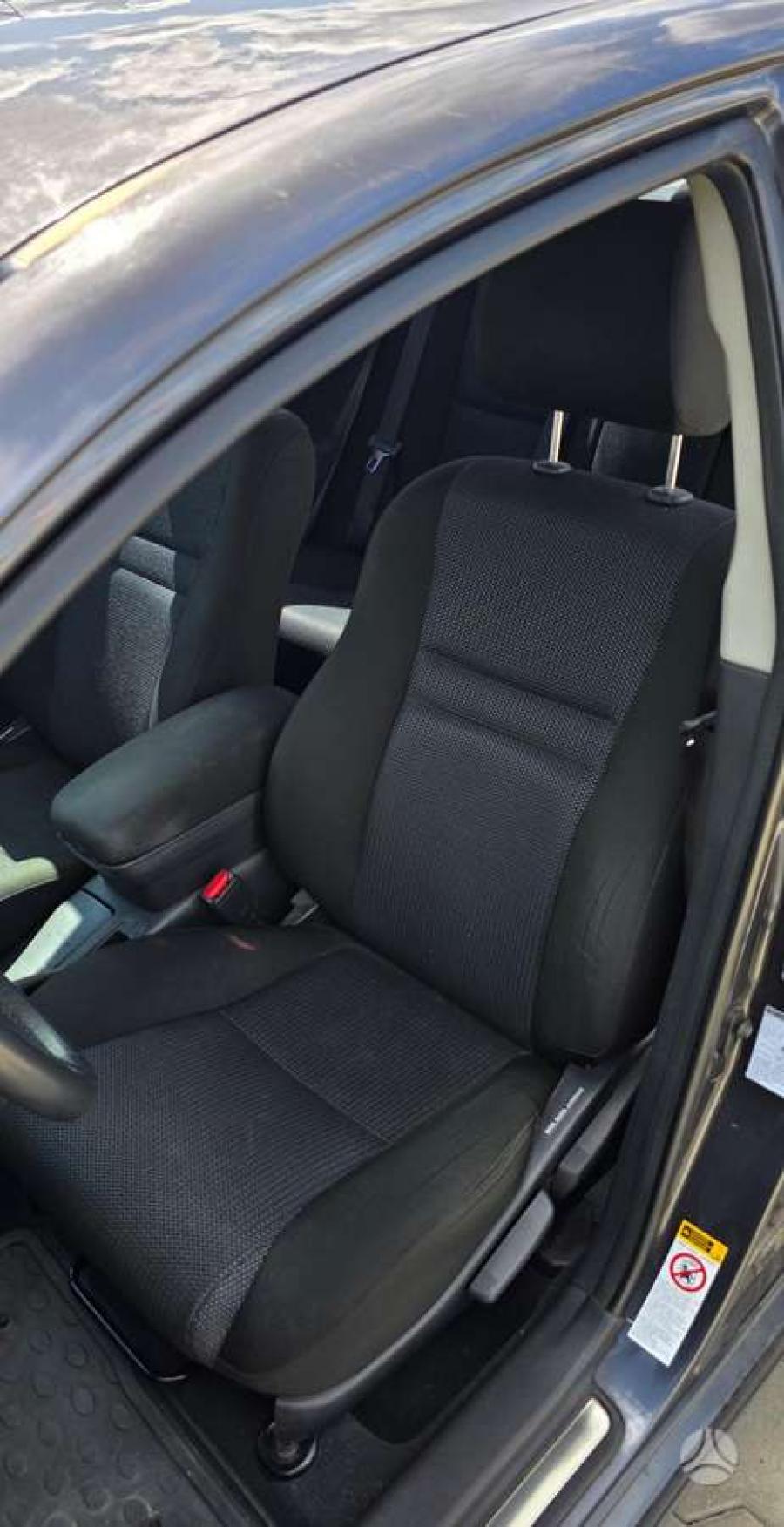Pelēks Toyota Avensis 2008 Viļņa, ar dzinēja tilpumu 2.00 L un nobraukumu 108 tūkst. km par 4900 €, foto 12 vietnē AUTOMOTO.COM.LV