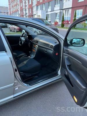 Grey Toyota Avensis 2008 in Riga, with an engine capacity of 2.00 L and mileage of 191 thousand km for 4000 €, photo 7 on AUTOMOTO.COM.LV