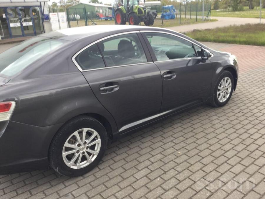 Pelēks Toyota Avensis 2009 Jēkabpils, ar dzinēja tilpumu 2.00 L un nobraukumu 222 tūkst. km par 1300 €, foto 3 vietnē AUTOMOTO.COM.LV