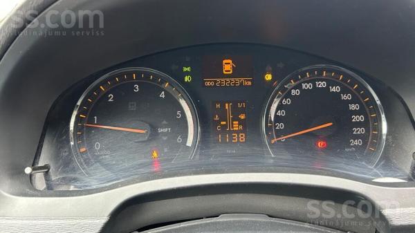 Pelēks Toyota Avensis 2009 Rīga, ar dzinēja tilpumu 2.00 L un nobraukumu 233 tūkst. km par 2700 €, foto 11 vietnē AUTOMOTO.COM.LV