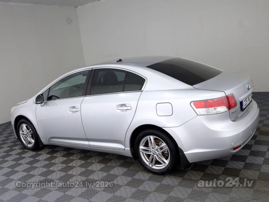 Pelēks Toyota Avensis 2009 Tallina, ar dzinēja tilpumu 1.80 L un nobraukumu 194 tūkst. km par 4499 €, foto 4 vietnē AUTOMOTO.COM.LV
