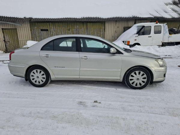 Pelēks Toyota Avensis 2009 Pakruojis, ar dzinēja tilpumu 2.00 L un nobraukumu 368 tūkst. km par 1350 €, foto 3 vietnē AUTOMOTO.COM.LV