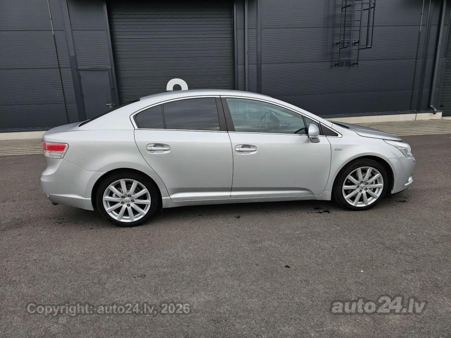 Pelēks Toyota Avensis 2009 Tallina, ar dzinēja tilpumu 2.20 L un nobraukumu 224 tūkst. km par 6100 €, foto 6 vietnē AUTOMOTO.COM.LV