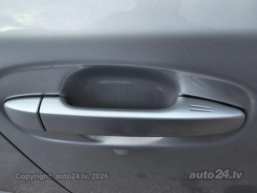 Pelēks Toyota Avensis 2009 Tallina, ar dzinēja tilpumu 2.20 L un nobraukumu 224 tūkst. km par 6100 €, foto 28 vietnē AUTOMOTO.COM.LV