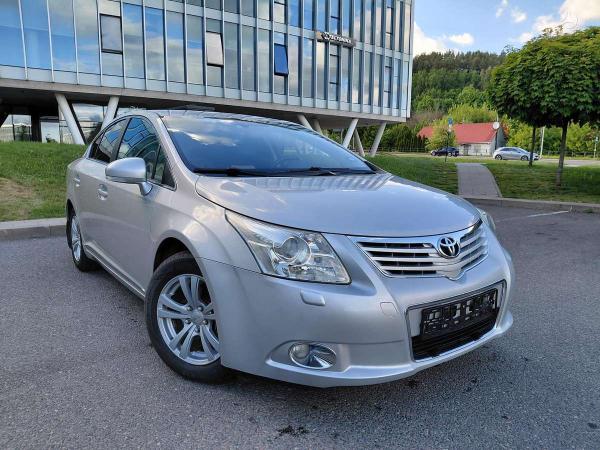 Grey Toyota Avensis 2009 in Vilnius, with an engine capacity of 1.99 L and mileage of 232 thousand km for 5990 €, photo 1 on AUTOMOTO.COM.LV