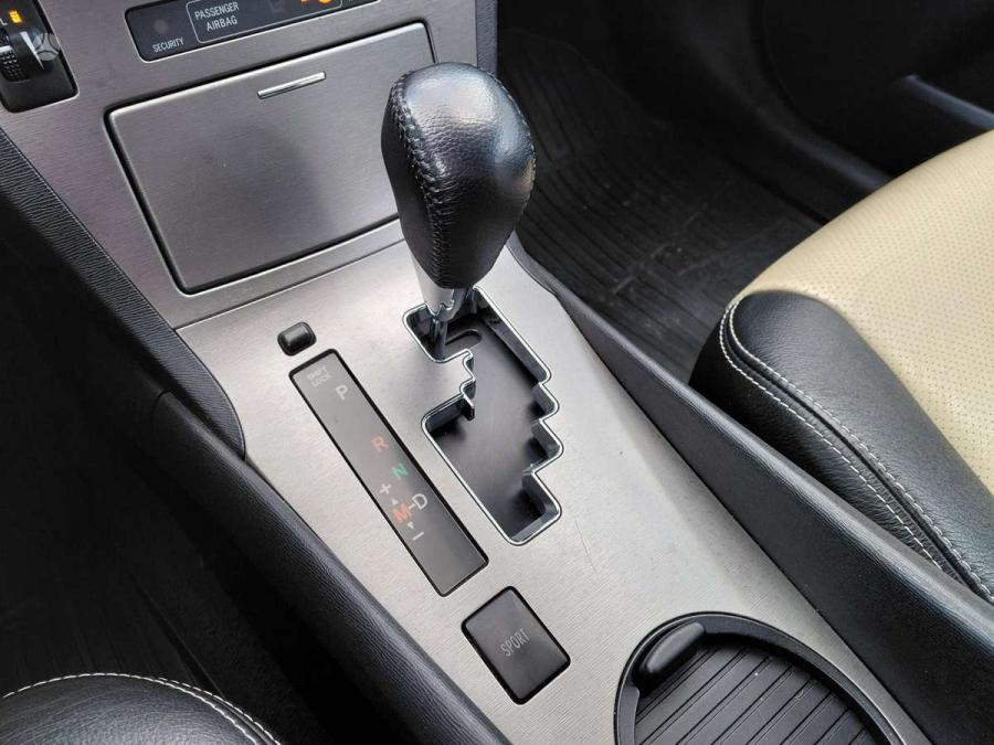 Grey Toyota Avensis 2009 in Vilnius, with an engine capacity of 1.99 L and mileage of 232 thousand km for 5990 €, photo 3 on AUTOMOTO.COM.LV