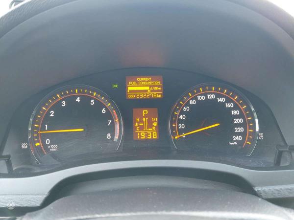 Grey Toyota Avensis 2009 in Vilnius, with an engine capacity of 1.99 L and mileage of 232 thousand km for 5990 €, photo 4 on AUTOMOTO.COM.LV