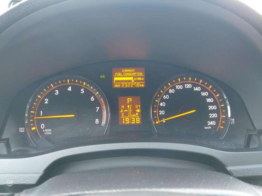 Grey Toyota Avensis 2009 in Vilnius, with an engine capacity of 1.99 L and mileage of 232 thousand km for 5990 €, photo 5 on AUTOMOTO.COM.LV