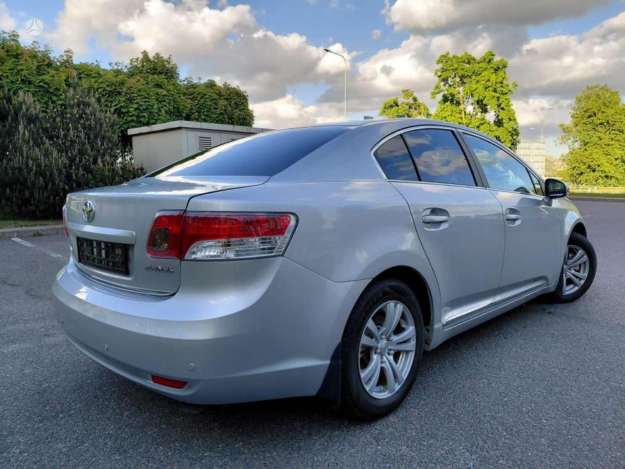 Grey Toyota Avensis 2009 in Vilnius, with an engine capacity of 1.99 L and mileage of 232 thousand km for 5990 €, photo 8 on AUTOMOTO.COM.LV