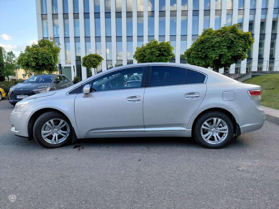 Grey Toyota Avensis 2009 in Vilnius, with an engine capacity of 1.99 L and mileage of 232 thousand km for 5990 €, photo 12 on AUTOMOTO.COM.LV