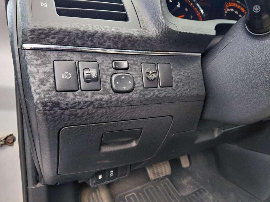 Grey Toyota Avensis 2009 in Vilnius, with an engine capacity of 1.99 L and mileage of 232 thousand km for 5990 €, photo 17 on AUTOMOTO.COM.LV