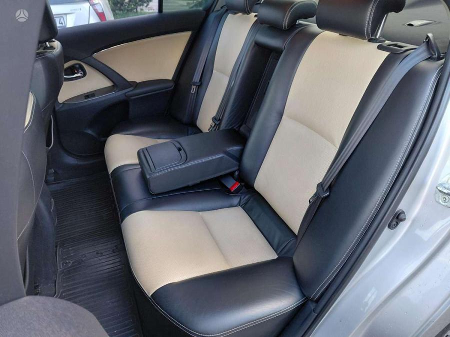 Grey Toyota Avensis 2009 in Vilnius, with an engine capacity of 1.99 L and mileage of 232 thousand km for 5990 €, photo 20 on AUTOMOTO.COM.LV