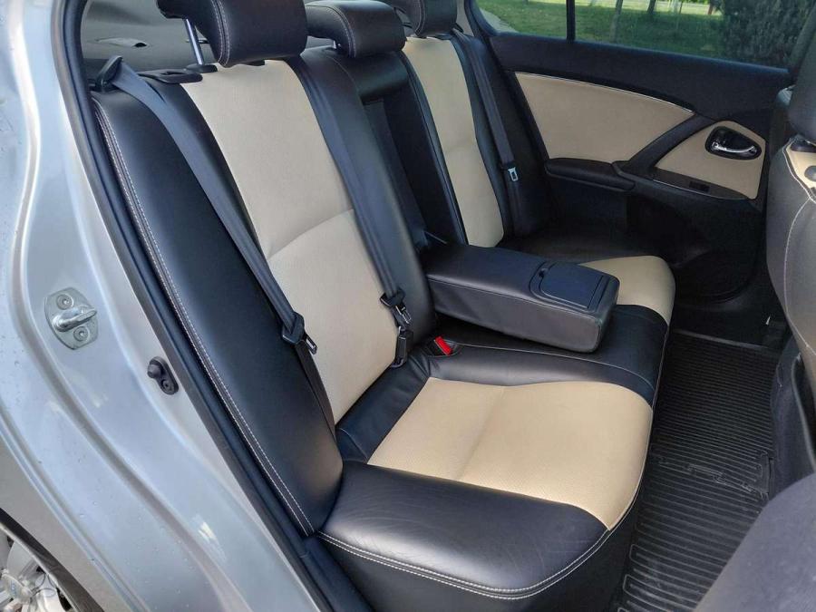 Grey Toyota Avensis 2009 in Vilnius, with an engine capacity of 1.99 L and mileage of 232 thousand km for 5990 €, photo 23 on AUTOMOTO.COM.LV