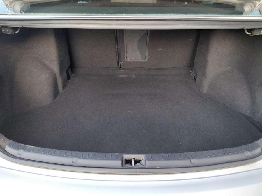 Grey Toyota Avensis 2009 in Vilnius, with an engine capacity of 1.99 L and mileage of 232 thousand km for 5990 €, photo 24 on AUTOMOTO.COM.LV