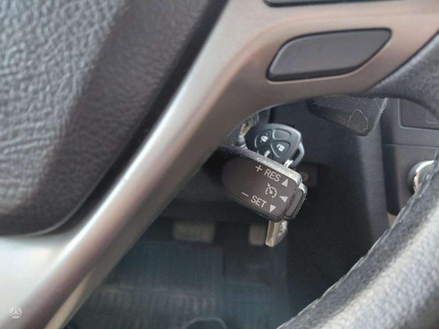 Grey Toyota Avensis 2009 in Vilnius, with an engine capacity of 1.99 L and mileage of 232 thousand km for 5990 €, photo 26 on AUTOMOTO.COM.LV