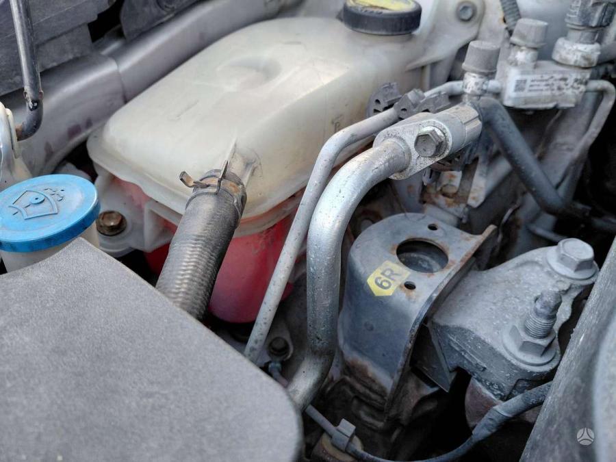 Grey Toyota Avensis 2009 in Vilnius, with an engine capacity of 1.99 L and mileage of 232 thousand km for 5990 €, photo 29 on AUTOMOTO.COM.LV