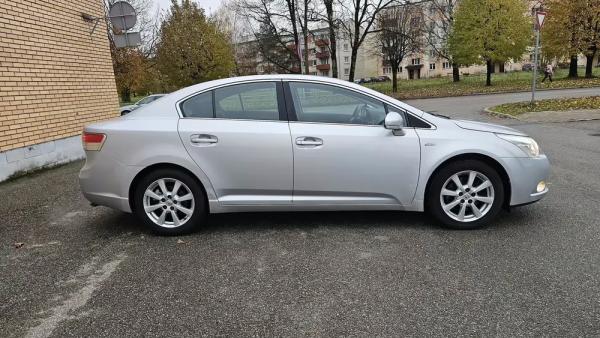 Grey Toyota Avensis 2009 in Riga, with an engine capacity of 2.20 L and mileage of 168 thousand km for 5500 €, photo 4 on AUTOMOTO.COM.LV