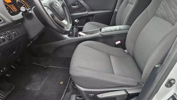 Grey Toyota Avensis 2009 in Riga, with an engine capacity of 2.20 L and mileage of 168 thousand km for 5500 €, photo 9 on AUTOMOTO.COM.LV