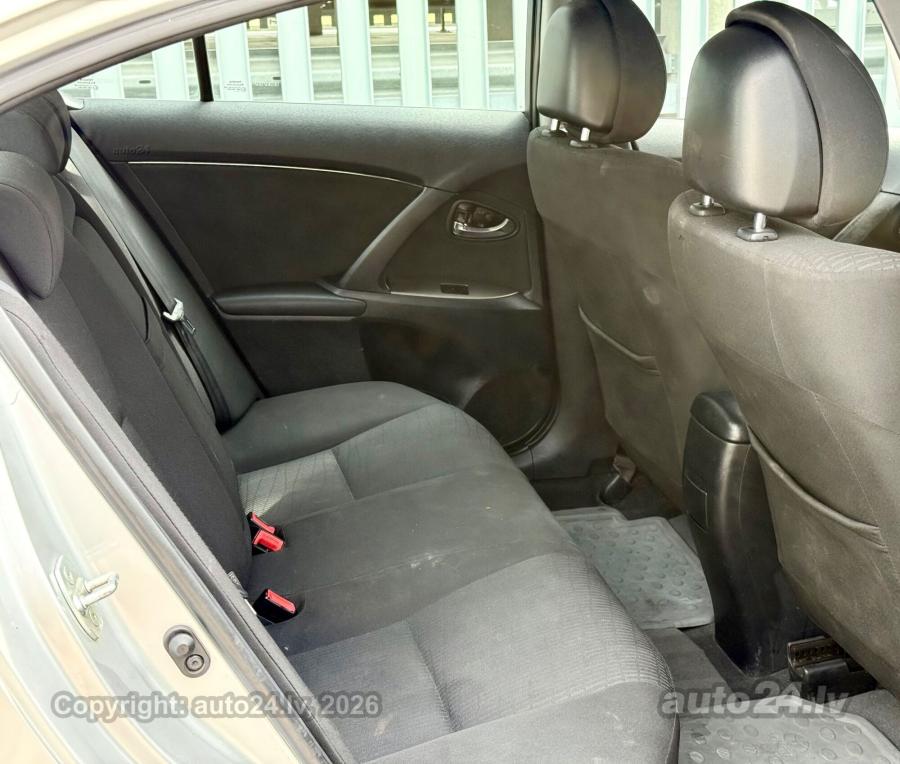 Pelēks Toyota Avensis 2009 Tallina, ar dzinēja tilpumu 1.80 L un nobraukumu 330 tūkst. km par 2999 €, foto 9 vietnē AUTOMOTO.COM.LV