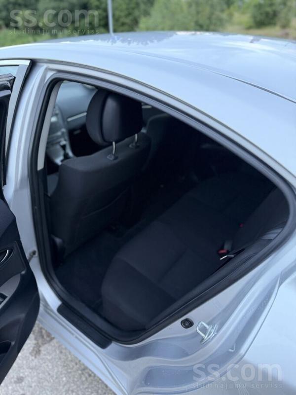 Grey Toyota Avensis 2009 in Tukums, with an engine capacity of 2.00 L and mileage of 316 thousand km for 4450 €, photo 5 on AUTOMOTO.COM.LV