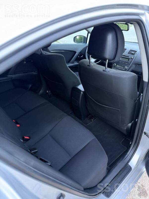 Grey Toyota Avensis 2009 in Tukums, with an engine capacity of 2.00 L and mileage of 316 thousand km for 4450 €, photo 9 on AUTOMOTO.COM.LV