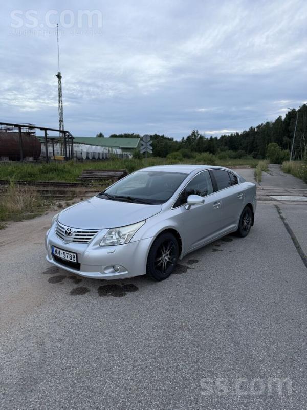Grey Toyota Avensis 2009 in Tukums, with an engine capacity of 2.00 L and mileage of 316 thousand km for 4450 €, photo 1 on AUTOMOTO.COM.LV