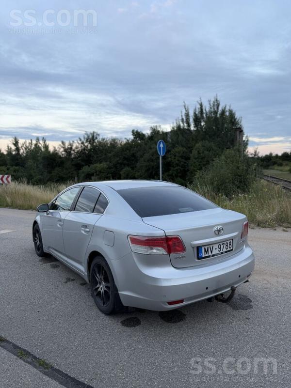 Grey Toyota Avensis 2009 in Tukums, with an engine capacity of 2.00 L and mileage of 316 thousand km for 4450 €, photo 4 on AUTOMOTO.COM.LV