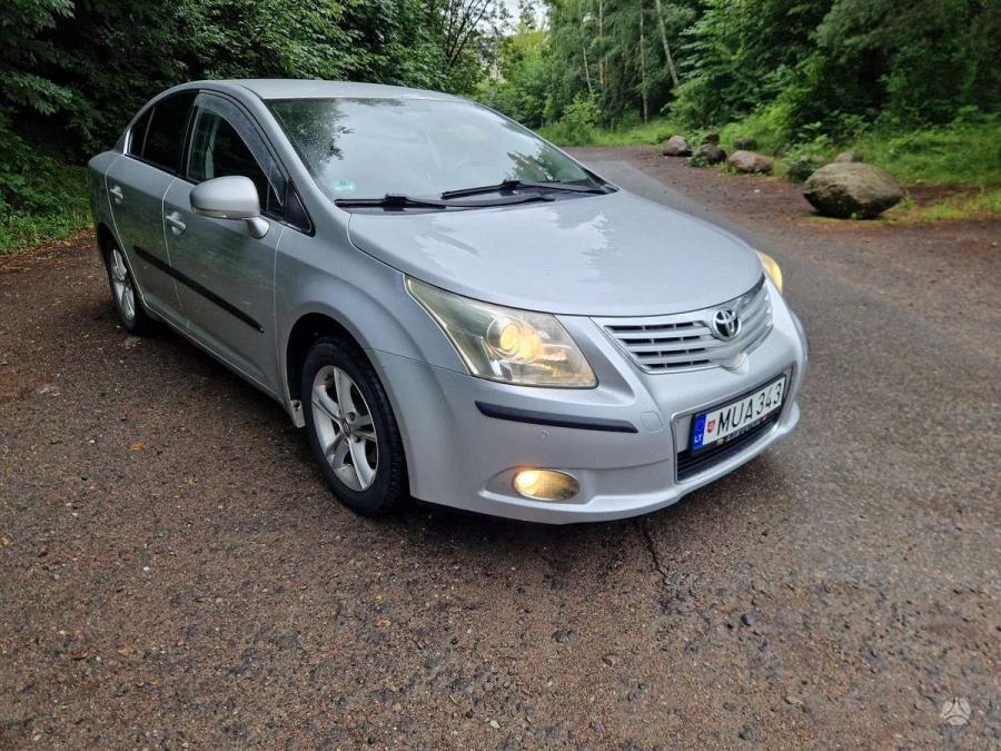 Grey Toyota Avensis 2009 in Vilnius, with an engine capacity of 1.80 L and mileage of 166 thousand km for 6200 €, photo 1 on AUTOMOTO.COM.LV