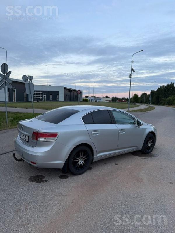 Grey Toyota Avensis 2009 in Tukums, with an engine capacity of 2.00 L and mileage of 316 thousand km for 3500 €, photo 2 on AUTOMOTO.COM.LV