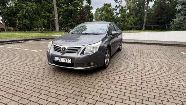 Pelēks Toyota Avensis 2009 Jurbarkas, ar dzinēja tilpumu 2.23 L un nobraukumu 295 tūkst. km par 3900 €, foto 1 vietnē AUTOMOTO.COM.LV