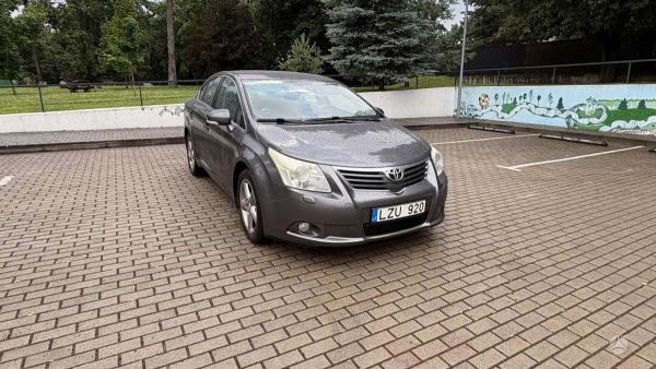 Pelēks Toyota Avensis 2009 Jurbarkas, ar dzinēja tilpumu 2.23 L un nobraukumu 295 tūkst. km par 3900 €, foto 2 vietnē AUTOMOTO.COM.LV