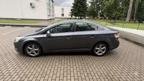 Pelēks Toyota Avensis 2009 Jurbarkas, ar dzinēja tilpumu 2.23 L un nobraukumu 295 tūkst. km par 3900 €, foto 4 vietnē AUTOMOTO.COM.LV