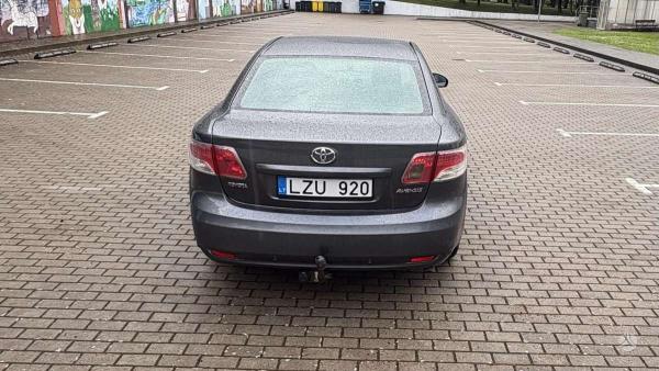 Pelēks Toyota Avensis 2009 Jurbarkas, ar dzinēja tilpumu 2.23 L un nobraukumu 295 tūkst. km par 3900 €, foto 5 vietnē AUTOMOTO.COM.LV